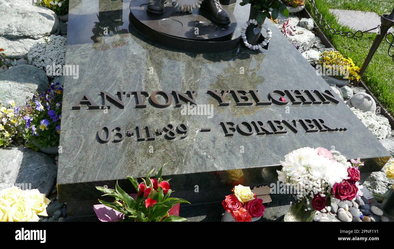 Los Angeles, California, USA 16th April 2023 Actor Anton Yelchin Grave in Garden of Legends at ...
