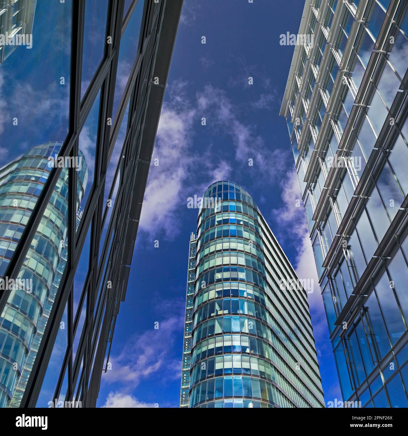 Glass cladding of high rise building hi-res stock photography and ...