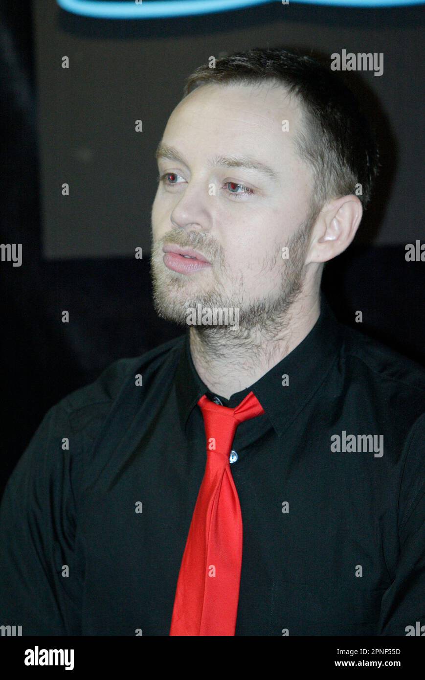 Darren Hayes conducts an in-store appearance at Hum Records, Oxford ...