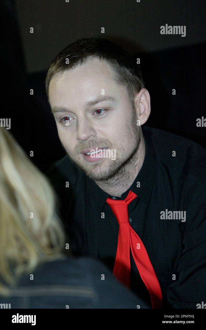 Darren Hayes conducts an in-store appearance at Hum Records, Oxford ...