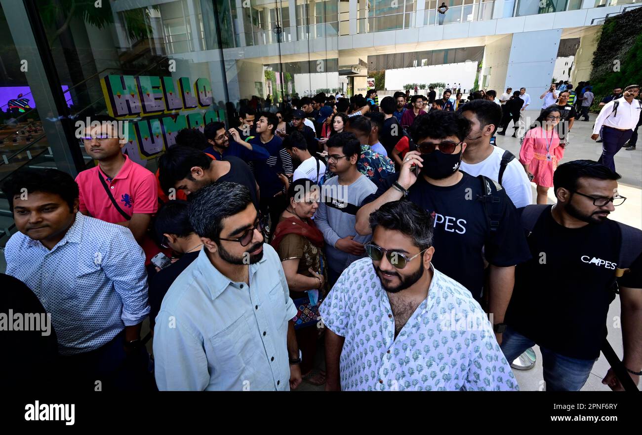 Huge crowd queue india hi-res stock photography and images - Alamy