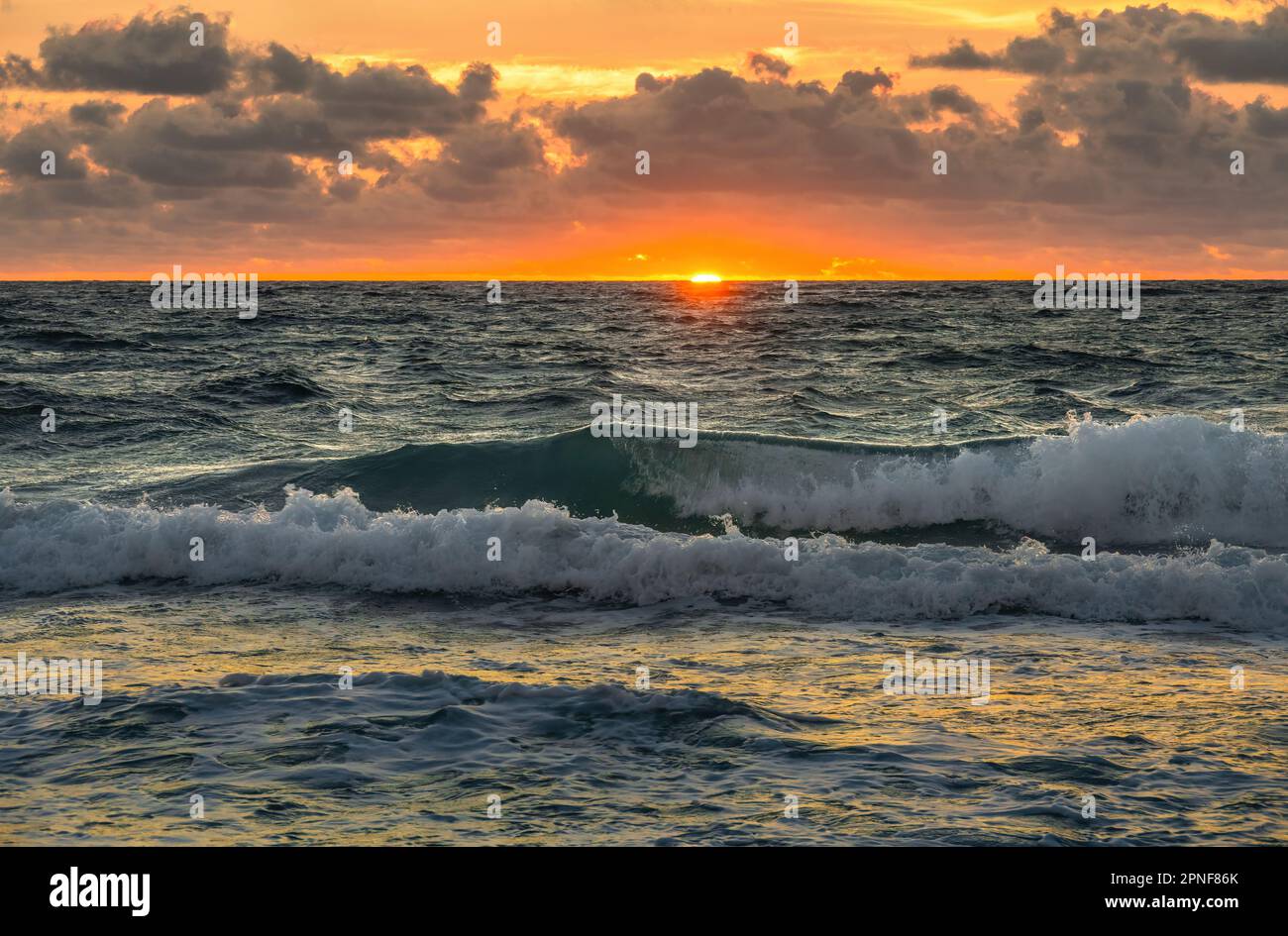 Wave sunset surf hi-res stock photography and images - Alamy
