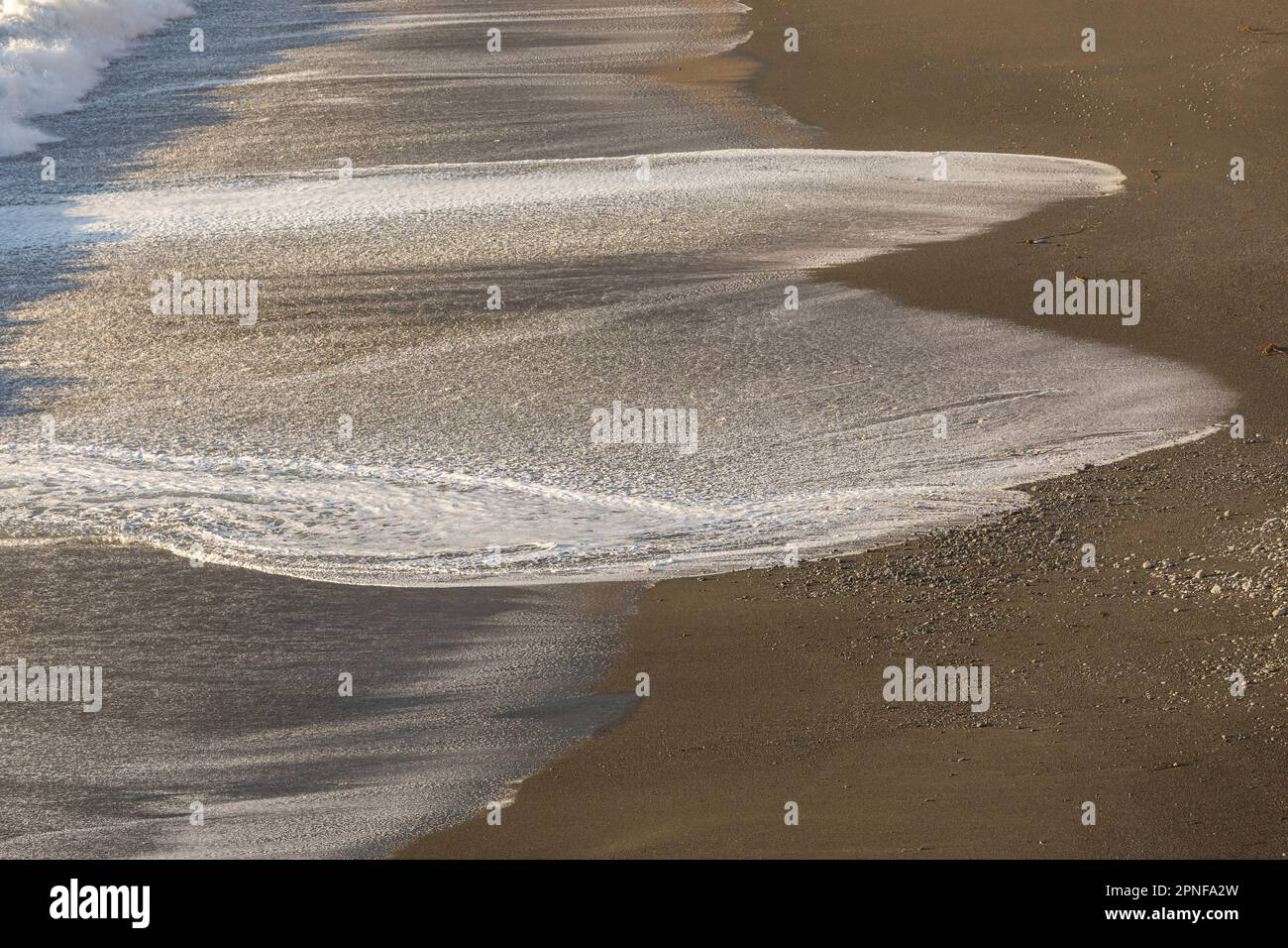 Sea waves on sand close hi-res stock photography and images - Alamy