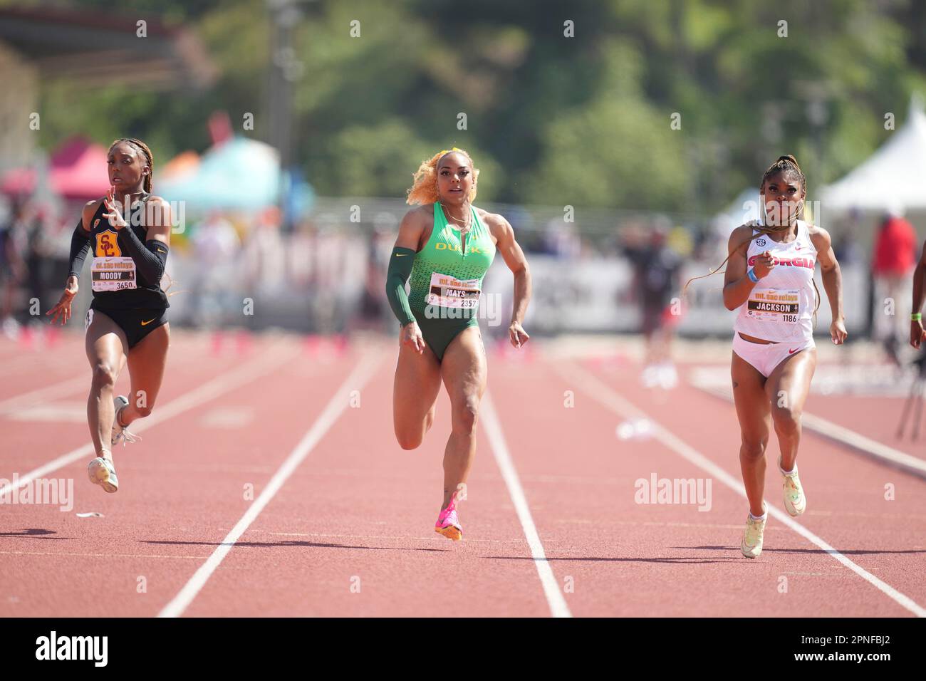 Samirah Moody of Southern California (left), Jadyn Mays of Oregon ...