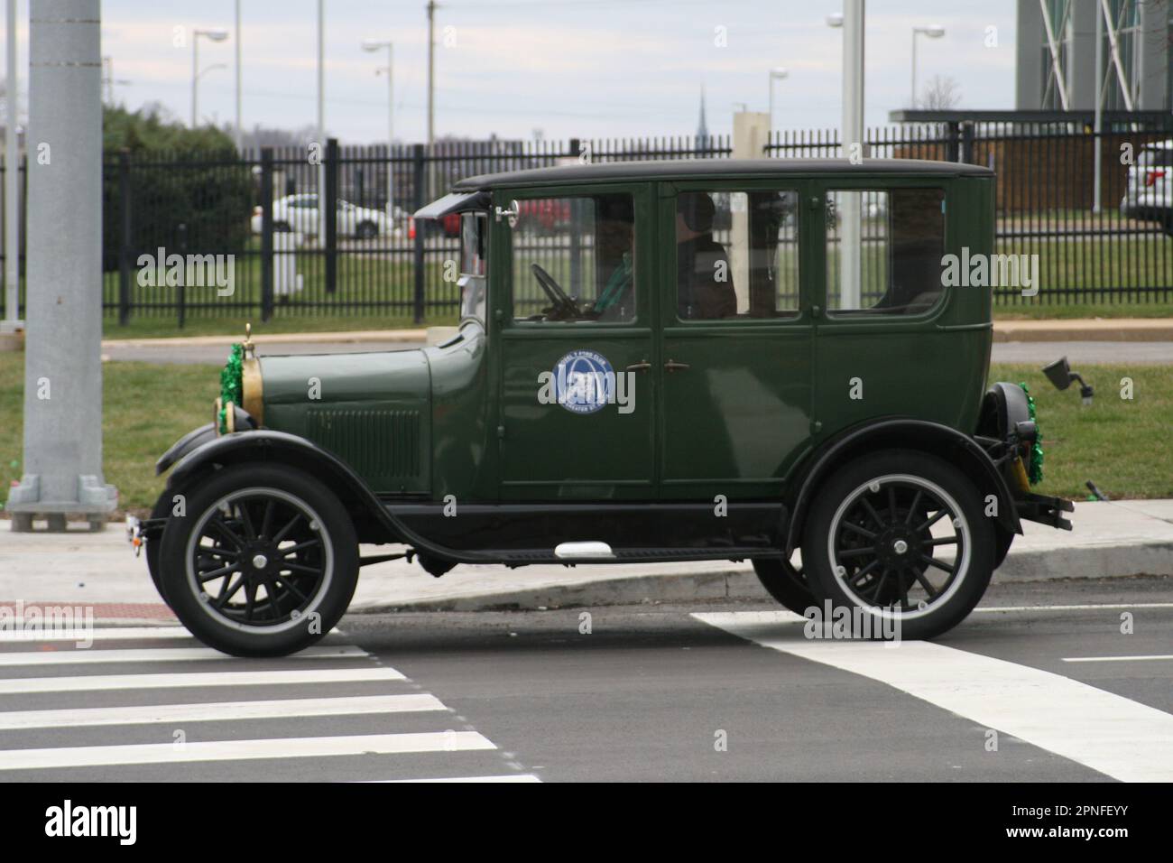 Parade spectator's line Market Street to see the St Patrick's Day ...