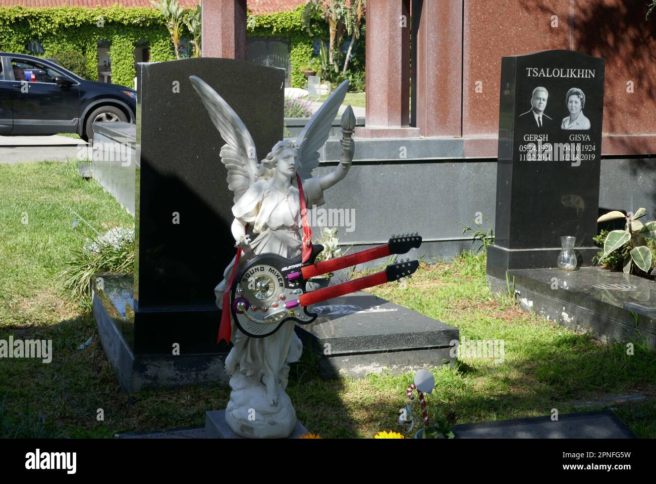 Los Angeles, California, USA 16th April 2023 Musician Bianca Halstead Grave in Garden of Legends ...