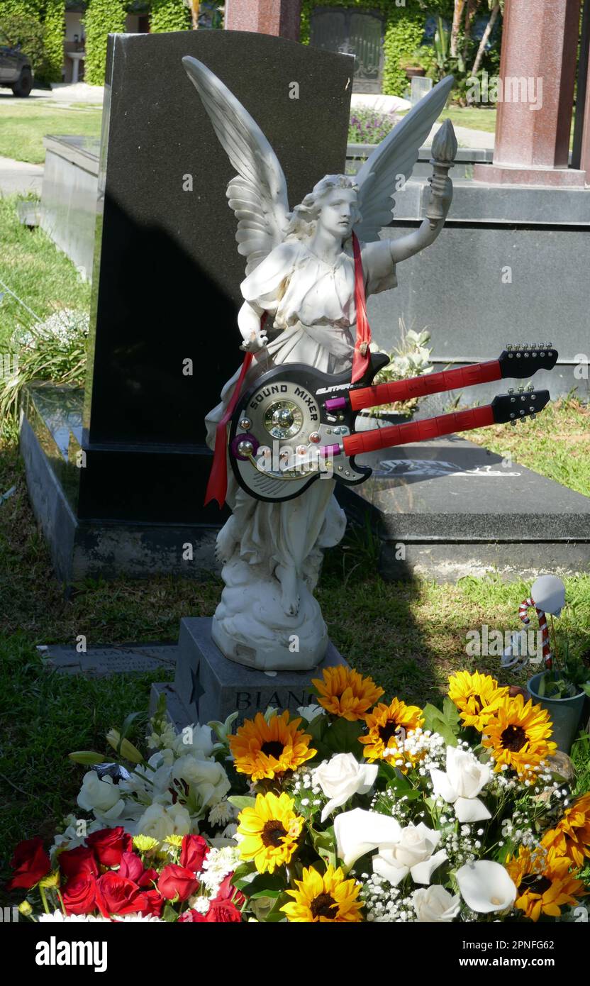 Los Angeles, California, USA 16th April 2023 Musician Bianca Halstead Grave in Garden of Legends ...