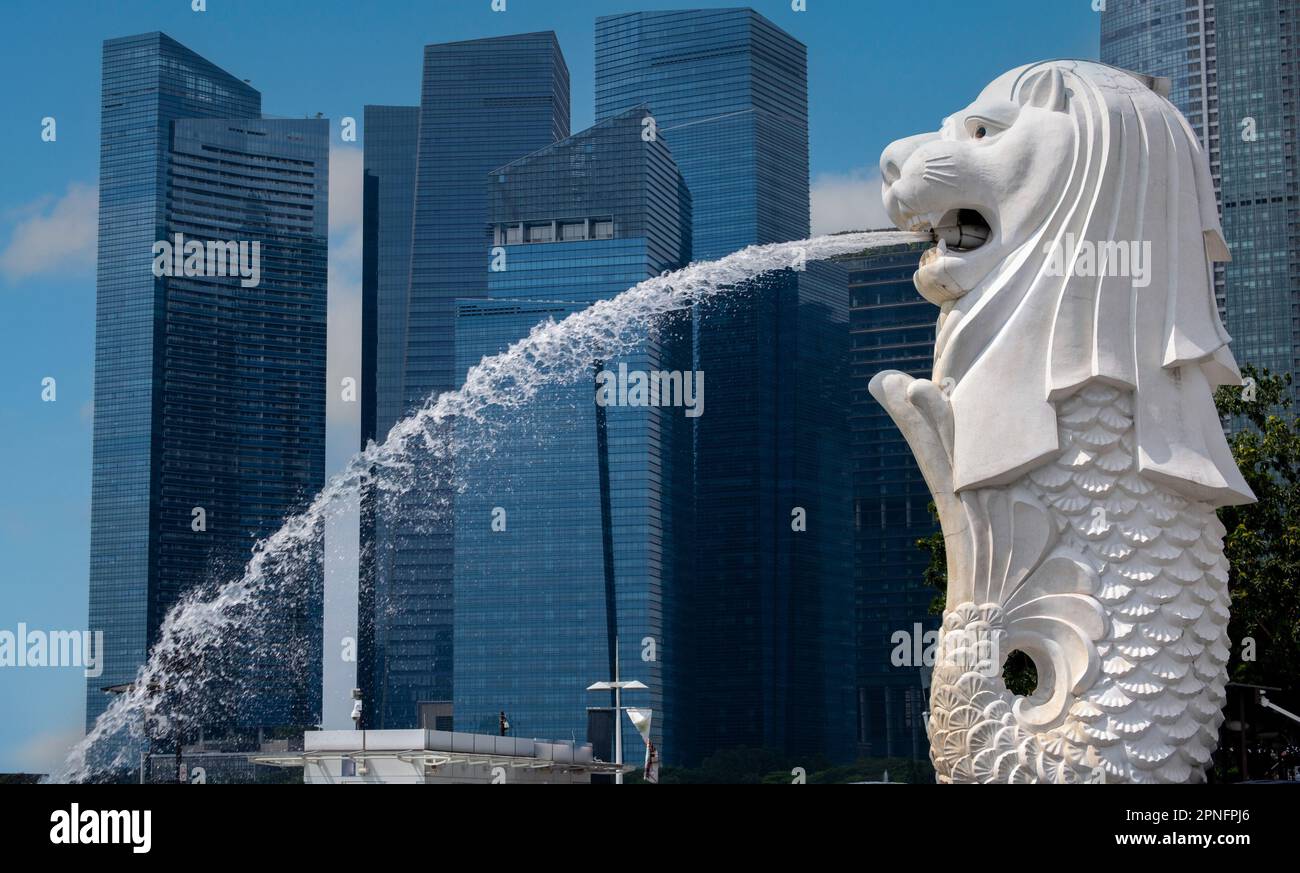 Merlion fountain on the waterfront in Singapore Stock Photo - Alamy