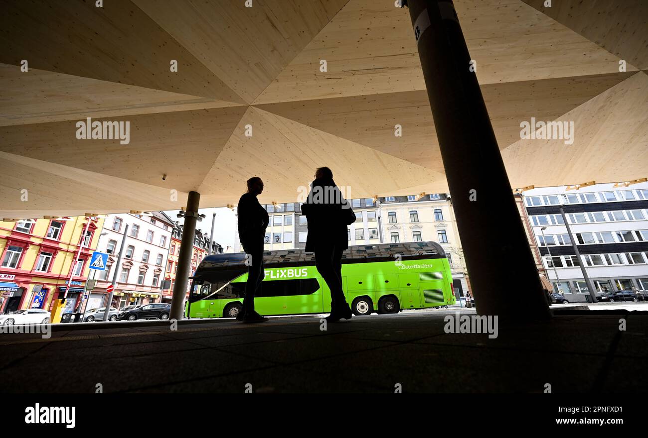 PRODUCTION - 18 April 2023, Hesse, Frankfurt/Main: A Flixbus leaves the ...