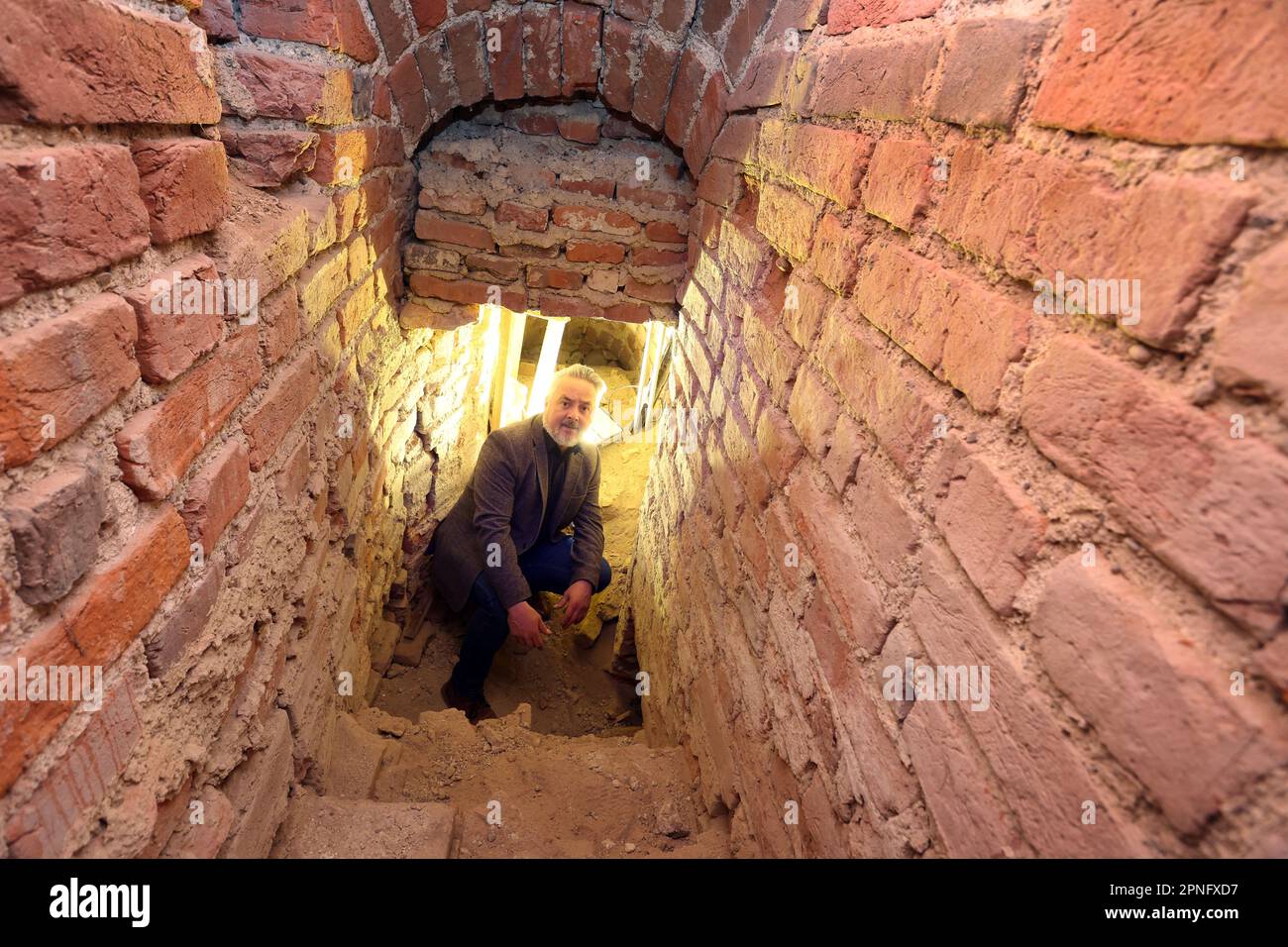 900 year old castle hi-res stock photography and images - Alamy