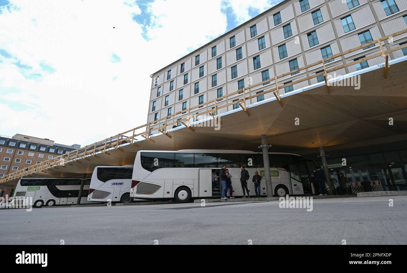 PRODUCTION - 18 April 2023, Hesse, Frankfurt/Main: Long-distance buses ...