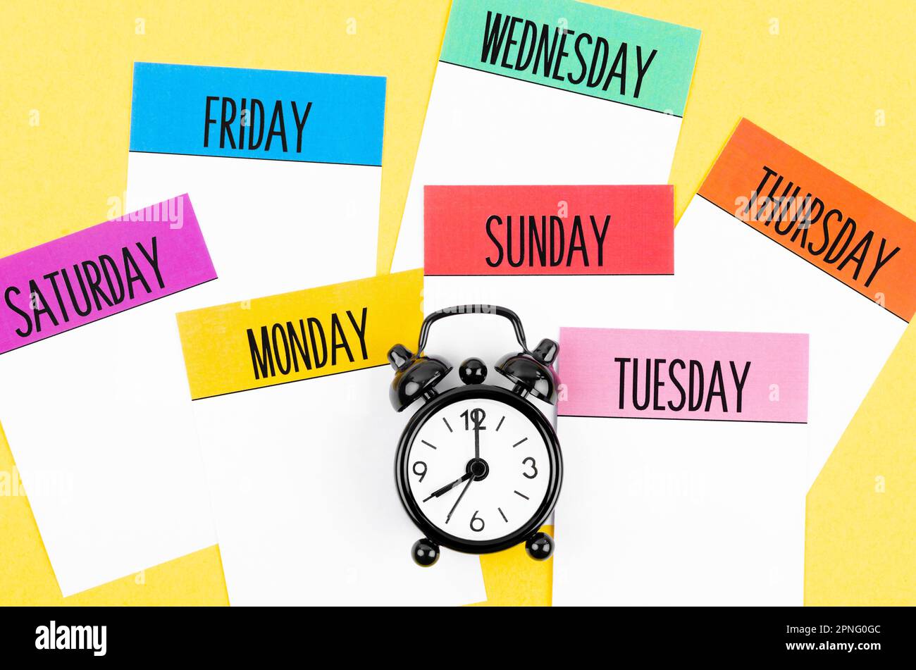 Alarm clock with empty daily paper note for text or message Stock Photo ...