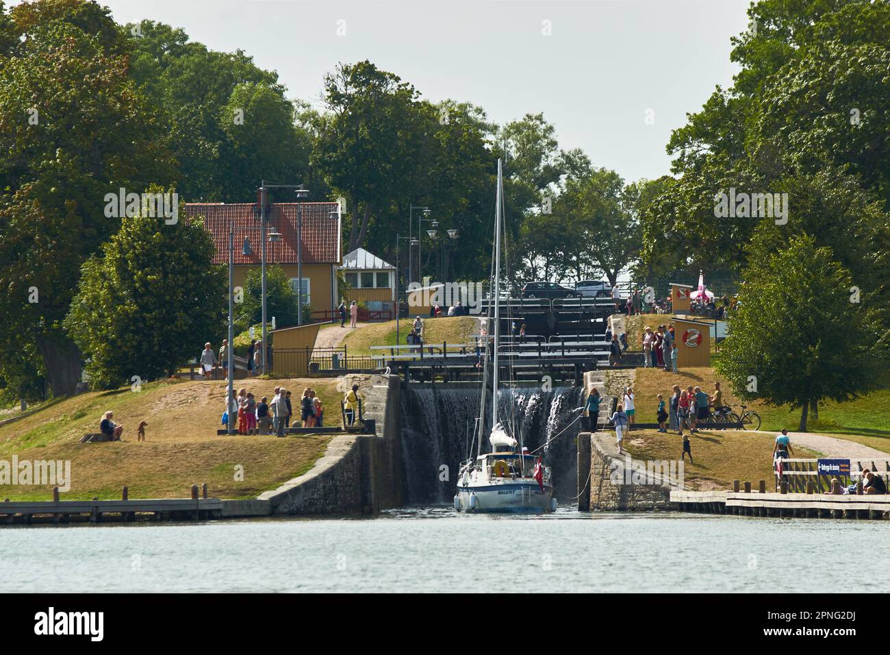 A sail boat is entering the gate of a lower lock in Bergs lock system ...
