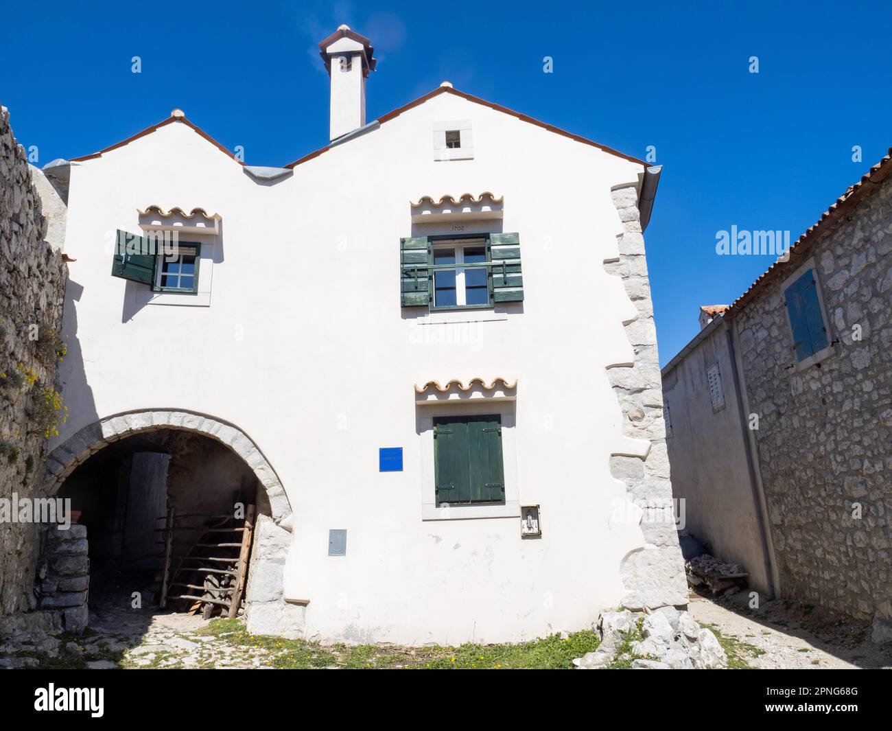 Old houses in the mountain village of Lubenice, Lubenice, Cres Island ...
