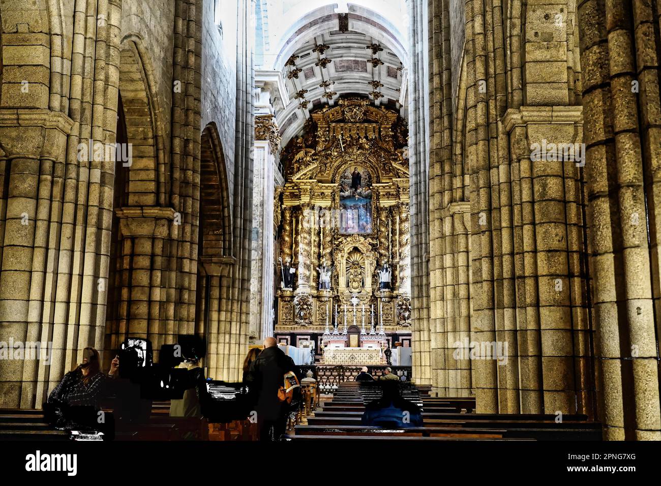 Interior with main altar, Porto Cathedral, Se do Porto, Barredo ...