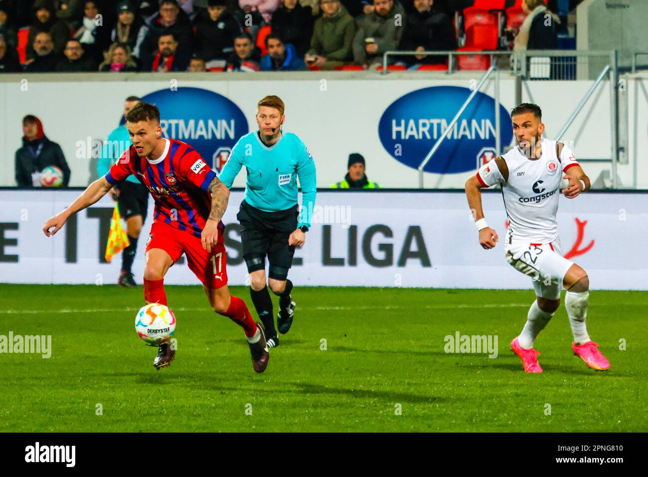 Florian PICK (1.FC Heidenheim) in a duel with Leart PACARADA (St. Pauli ...