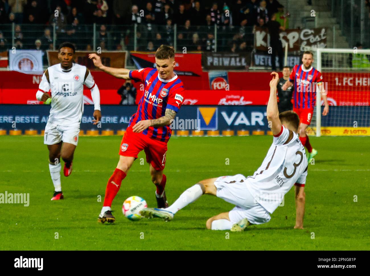 Florian PICK (1.FC Heidenheim) in a duel with Karol METS (St. Pauli) re Stock Photo - Alamy