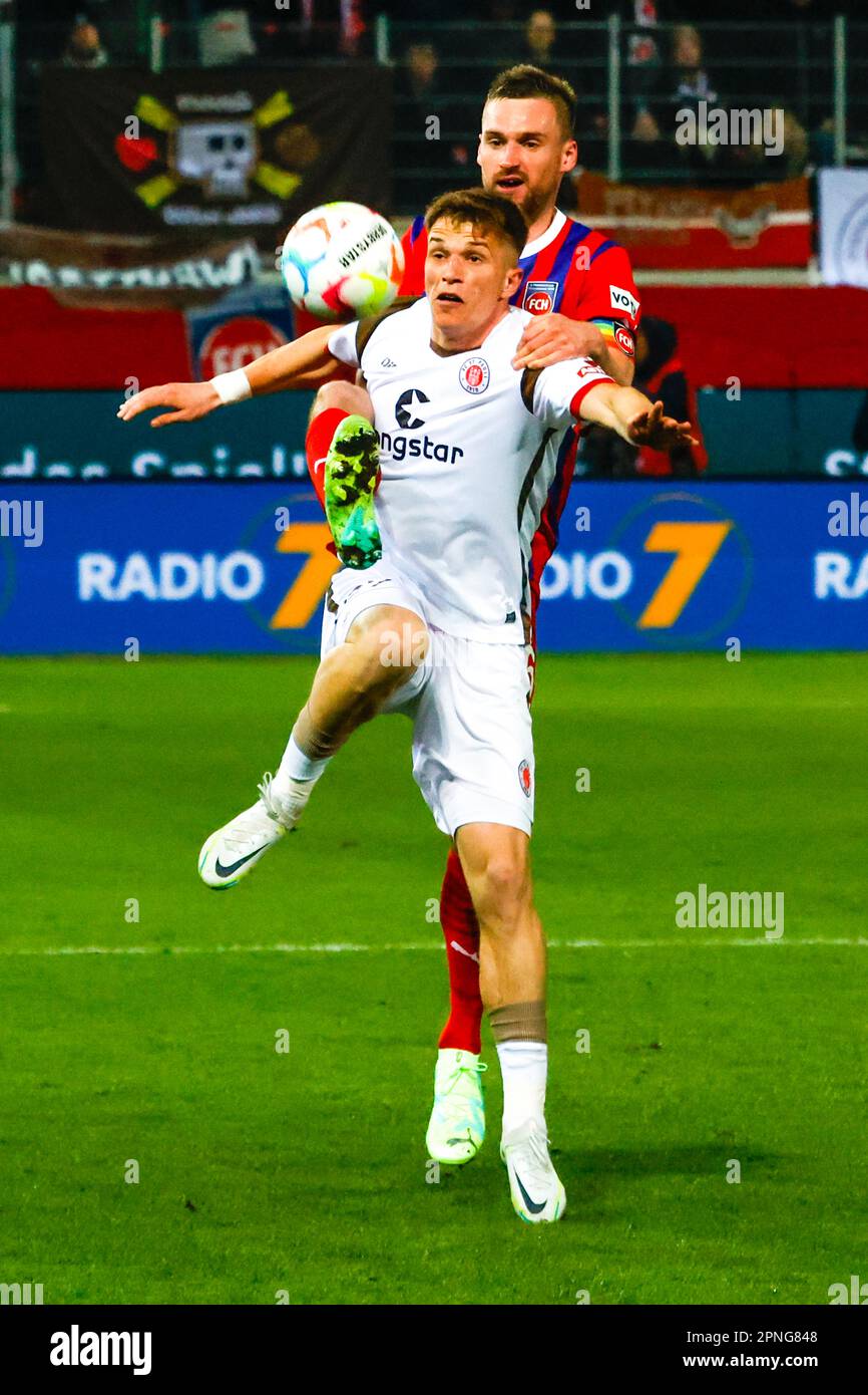 Patrick MAINKA (1.FC Heidenheim) in a duel with David OTTO (St. Pauli) in front Stock Photo - Alamy