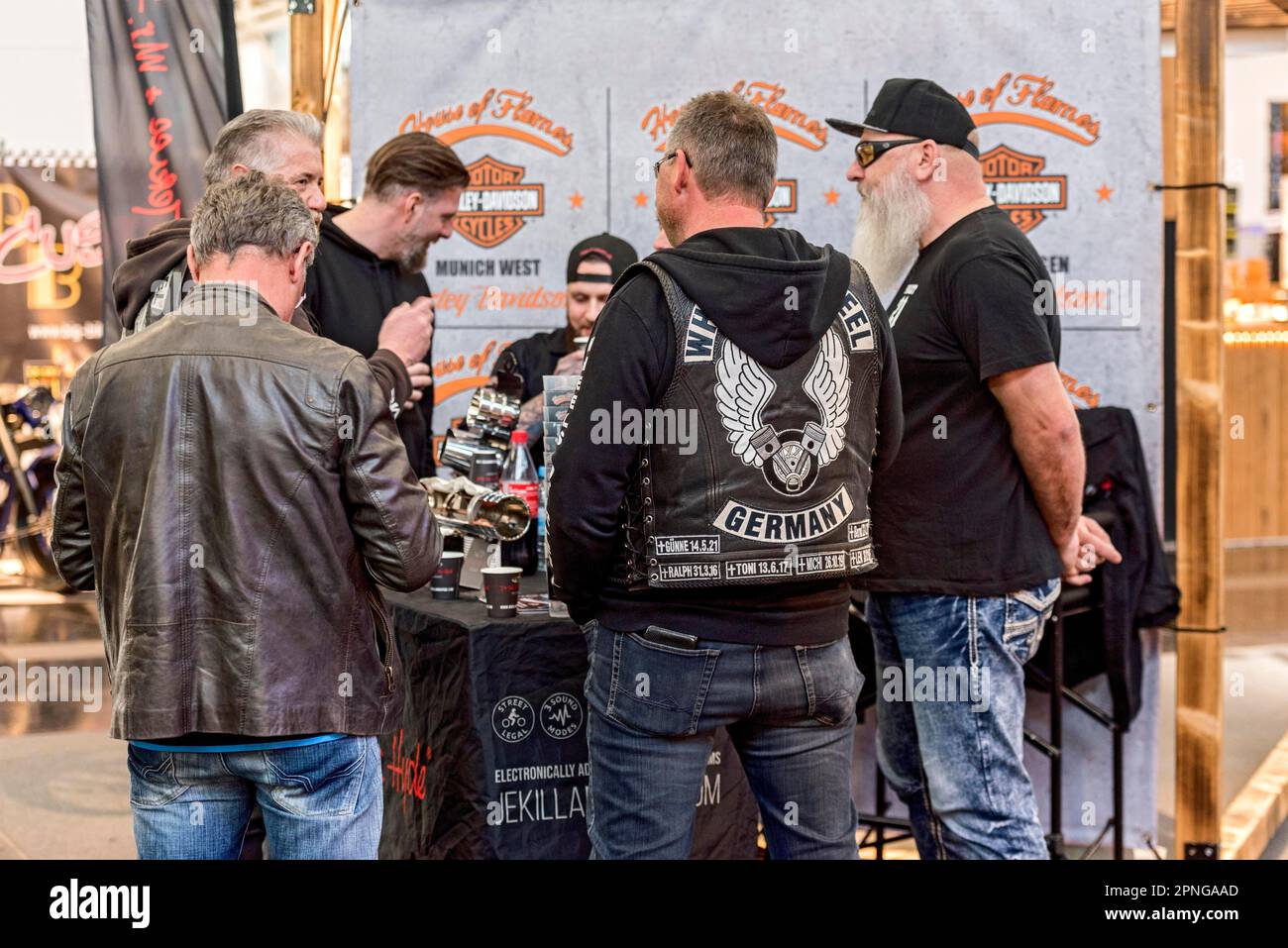 Bikers, motorcyclists in conversation, House of Flames, Harley-Davidson ...