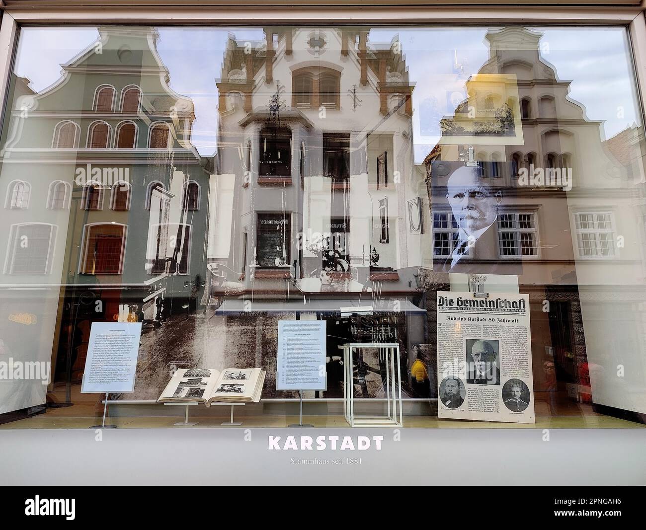 View into the shop window with reflections of gabled houses, Karstadt ...