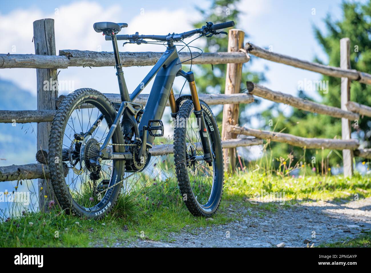 On a sunny summer day on the road with the e-bike in the Zillertal Alps ...