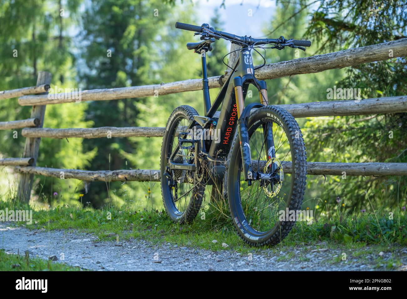 On a sunny summer day on the road with the e-bike in the Zillertal Alps ...