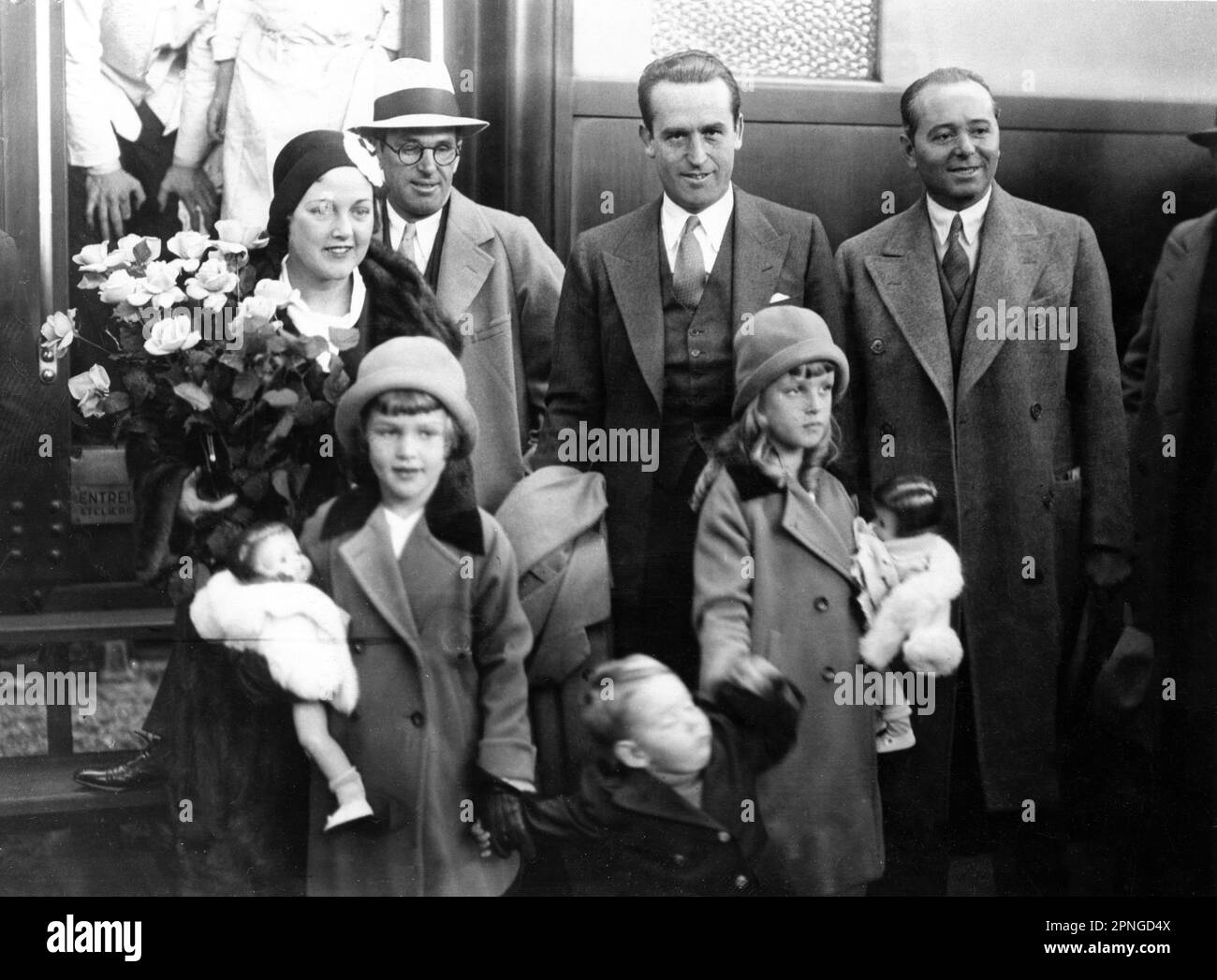 HAROLD LLOYD with at left his brother GAYLORD LLOYD and wife MILDRED DAVIS LLOYD and their 3 ...