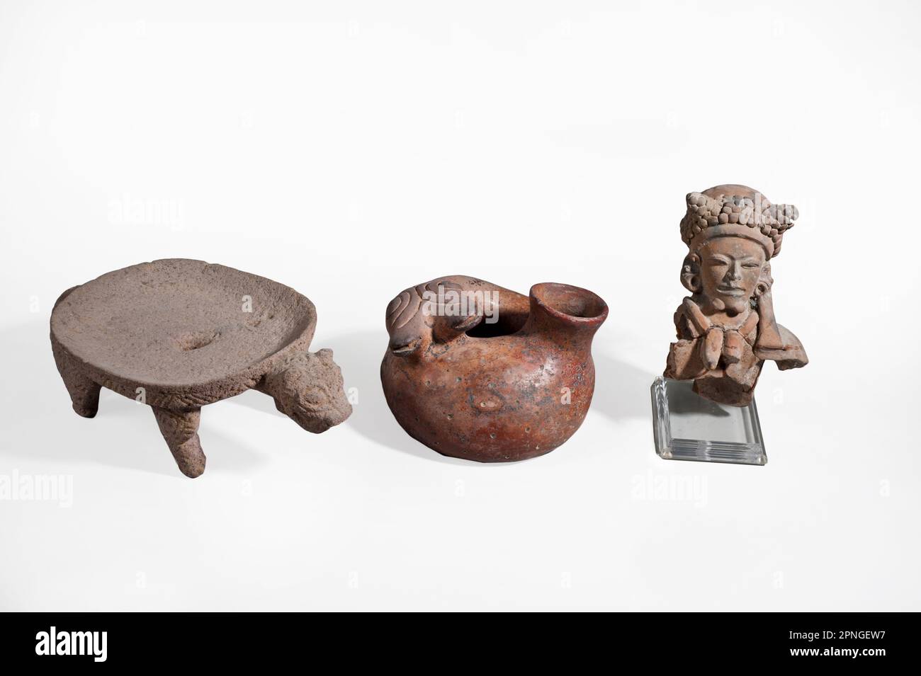 Pre columbian antiquities and artifacts hi-res stock photography and ...