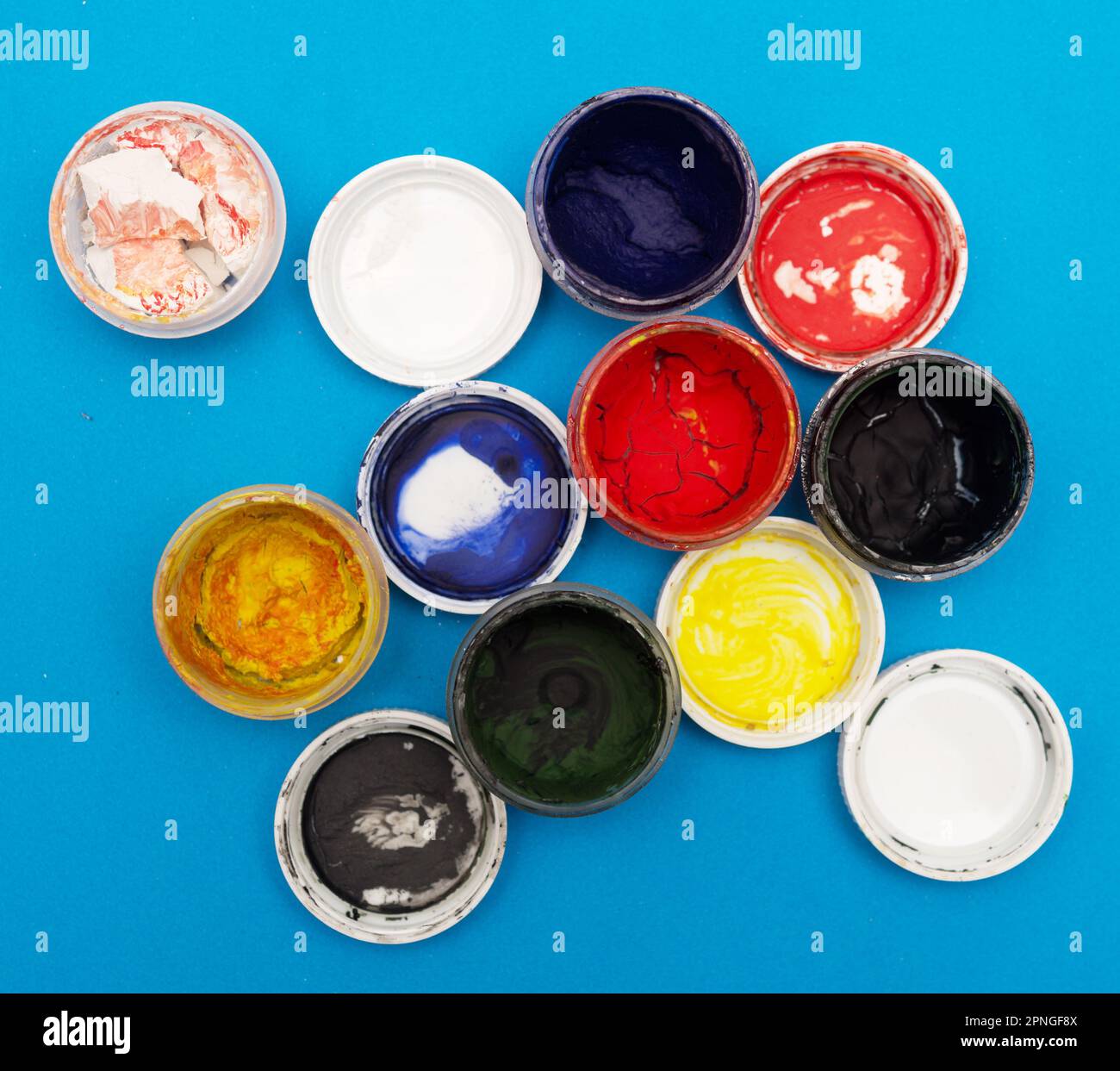 Paint can lids and brush hi-res stock photography and images - Alamy