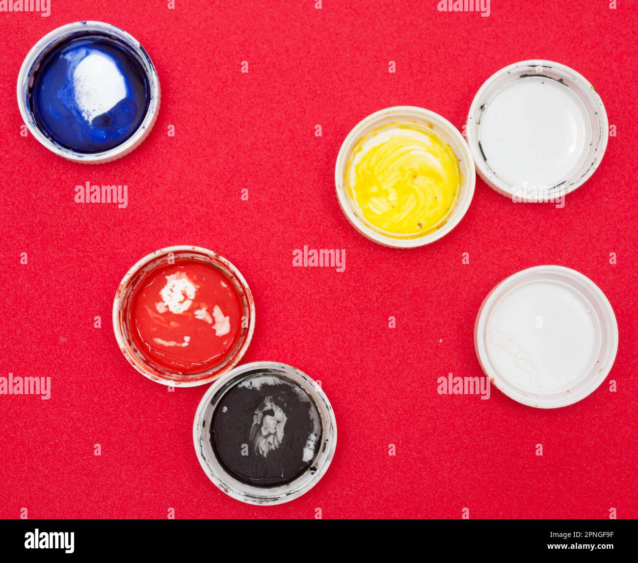 Paint can lids and brush hi-res stock photography and images - Alamy