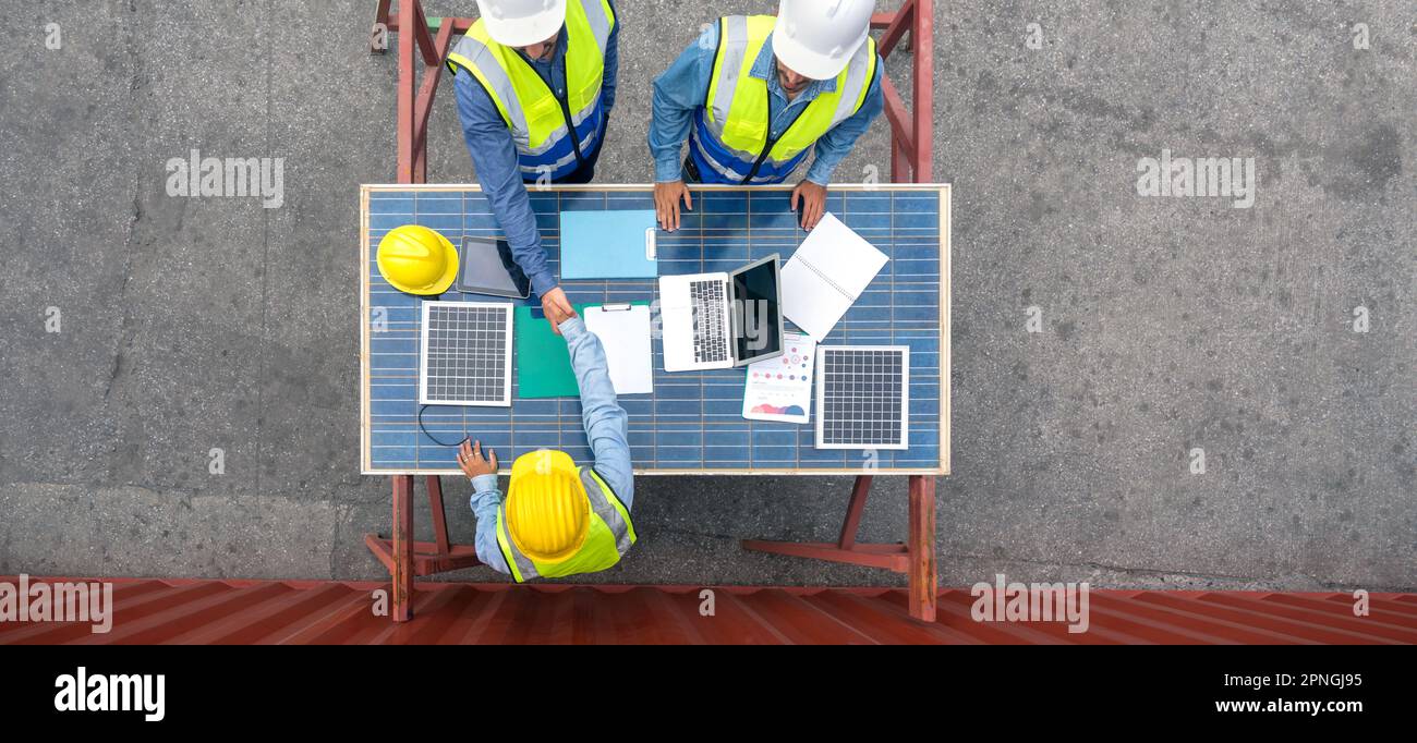 Engineer group hi-res stock photography and images - Alamy