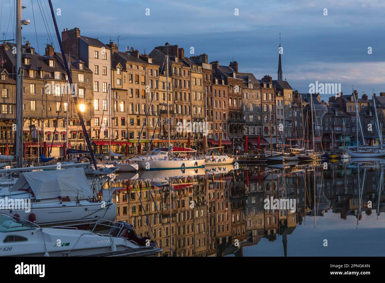 Wet docks hi-res stock photography and images - Alamy