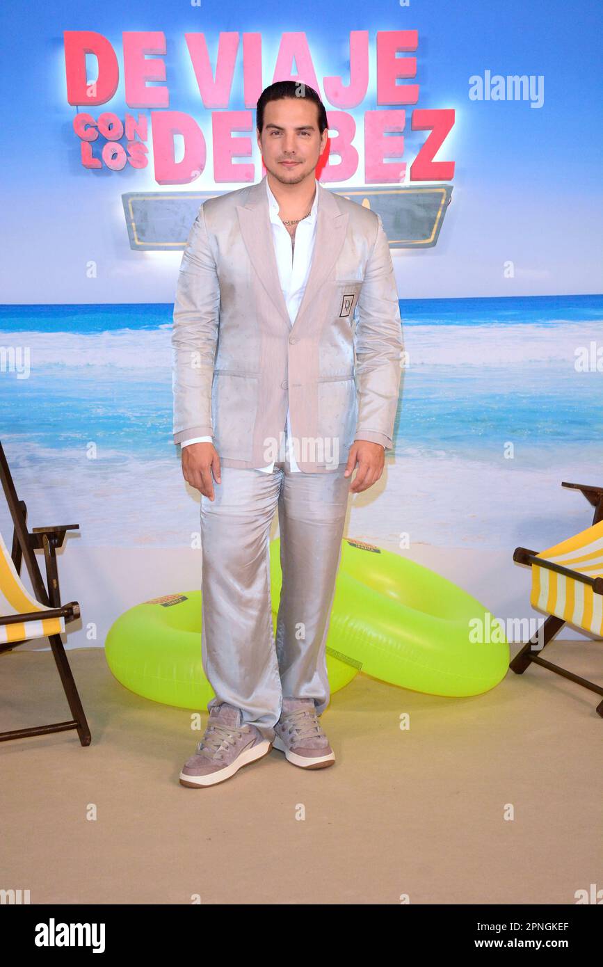 Un viaje con los derbez hi-res stock photography and images - Alamy