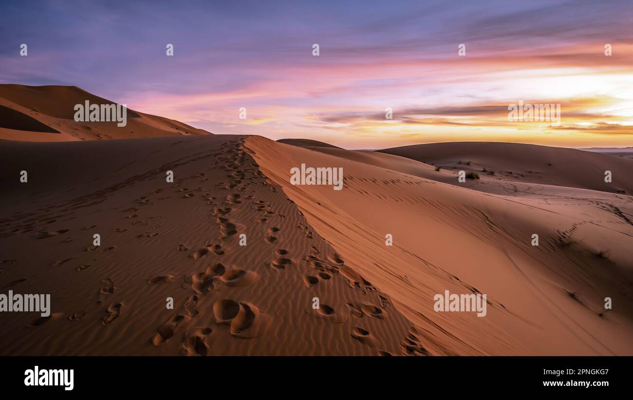 Morocco sunset in sahara desert hi-res stock photography and images - Alamy