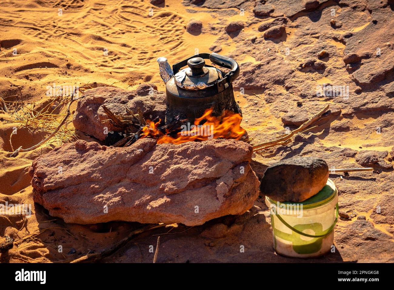 Fire in the desert hi-res stock photography and images - Alamy