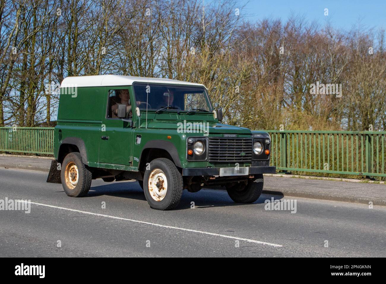 Land rover defender td5 county double cab 2495 cc hi-res stock ...