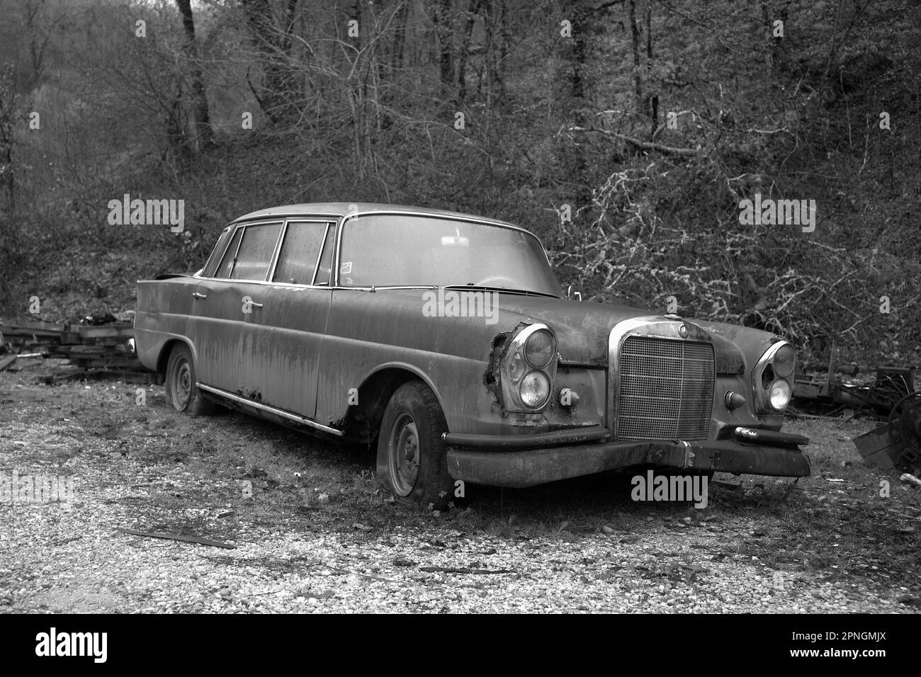 Old rusty mercedes classic car hi-res stock photography and images - Alamy