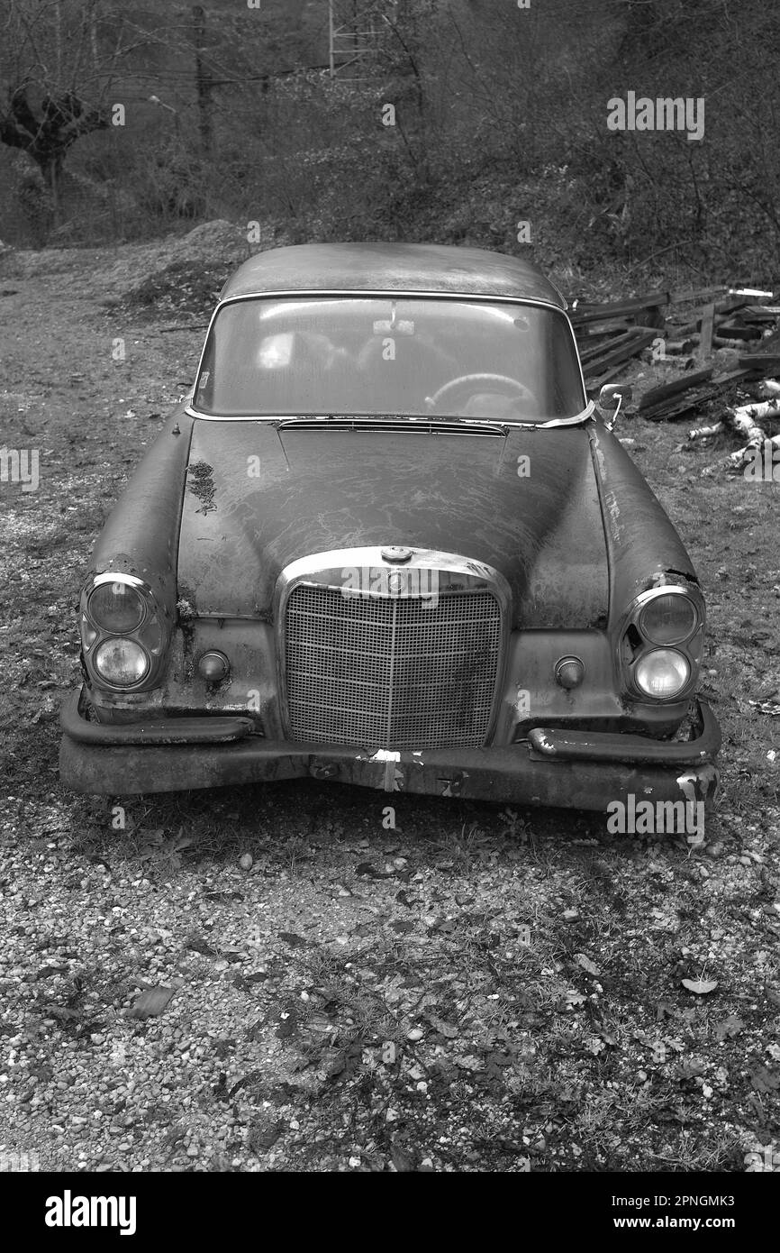 Abandoned Mercedes-Benz 220 SEb Fintail, Saint-Denis-Catus,Lot ...