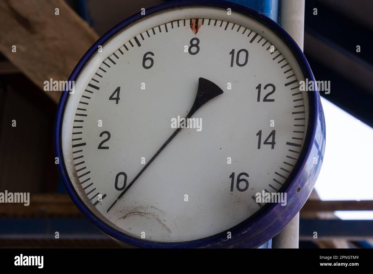 Old round manometer with scale and arrows close-up Stock Photo - Alamy