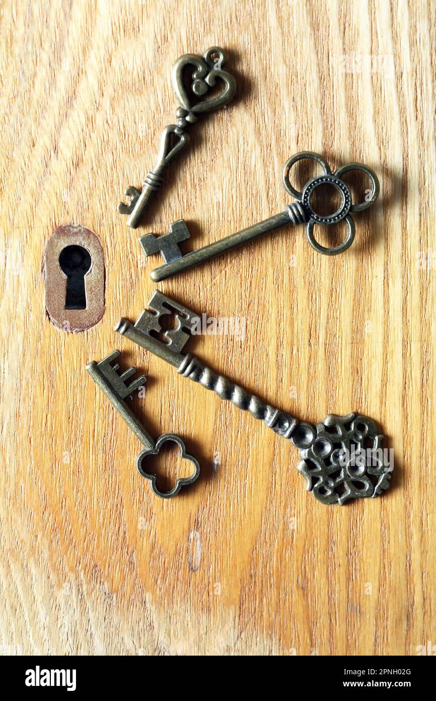 Set of various old keys closeup near keyhole Stock Photo - Alamy