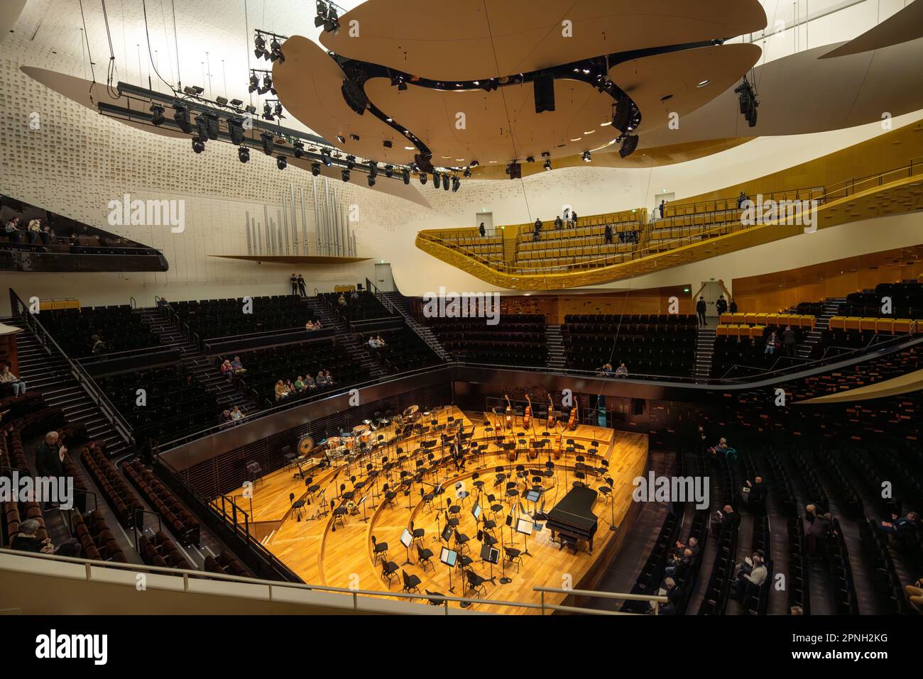 audience and concert hall, Philharmonie de Paris concert hall, Paris ...