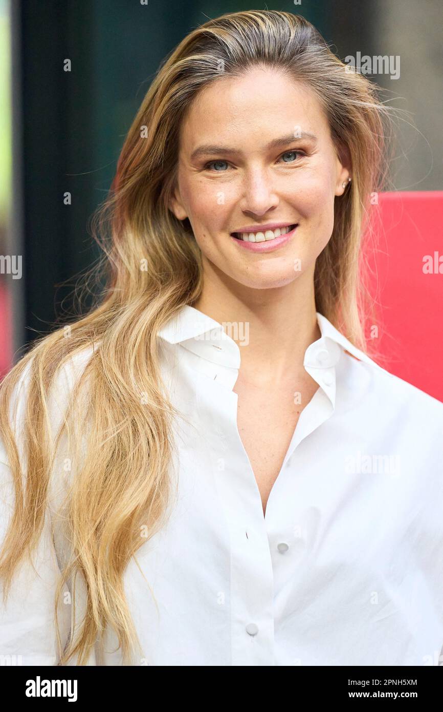 Bar refaeli 2023 hi-res stock photography and images - Alamy