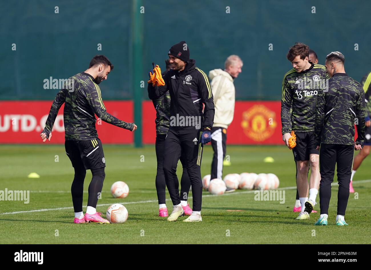 Manchester United's Bruno Fernandes (left) and Casemiro during a ...