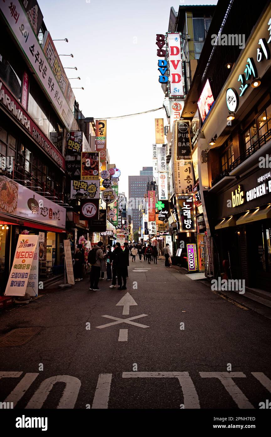 Korea seoul neon signs hi-res stock photography and images - Alamy