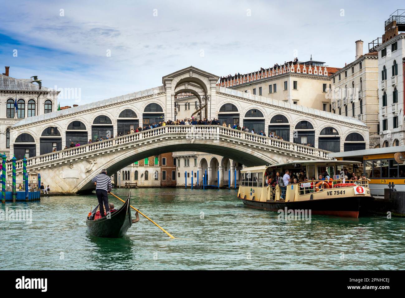 Bridge canal scenic architecture hi-res stock photography and images ...
