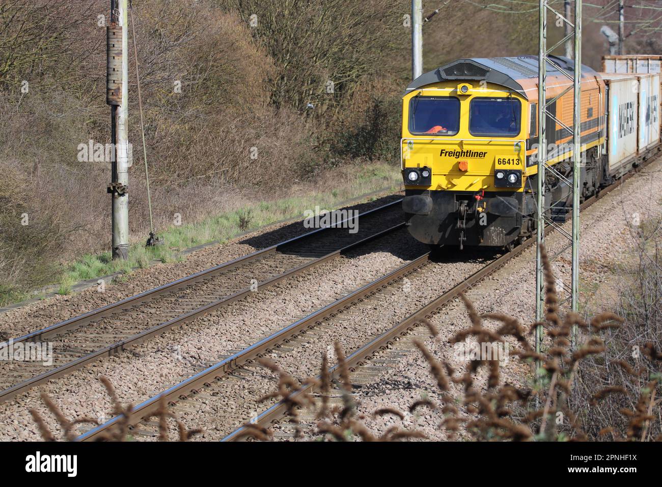 Freightliner Intermodal train being hauled by 66413 on approach to ...
