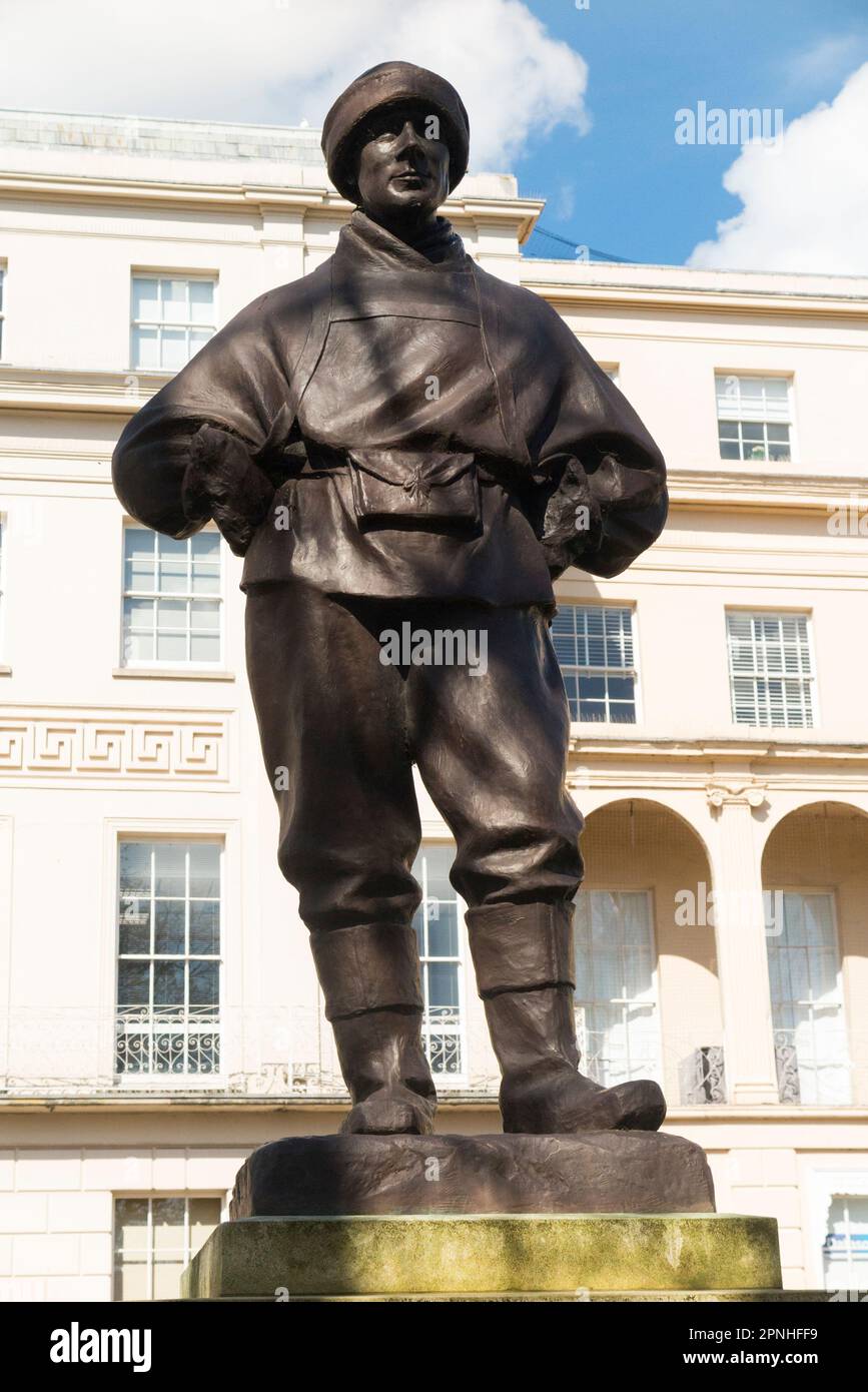 Dr edward wilson statue hi-res stock photography and images - Alamy