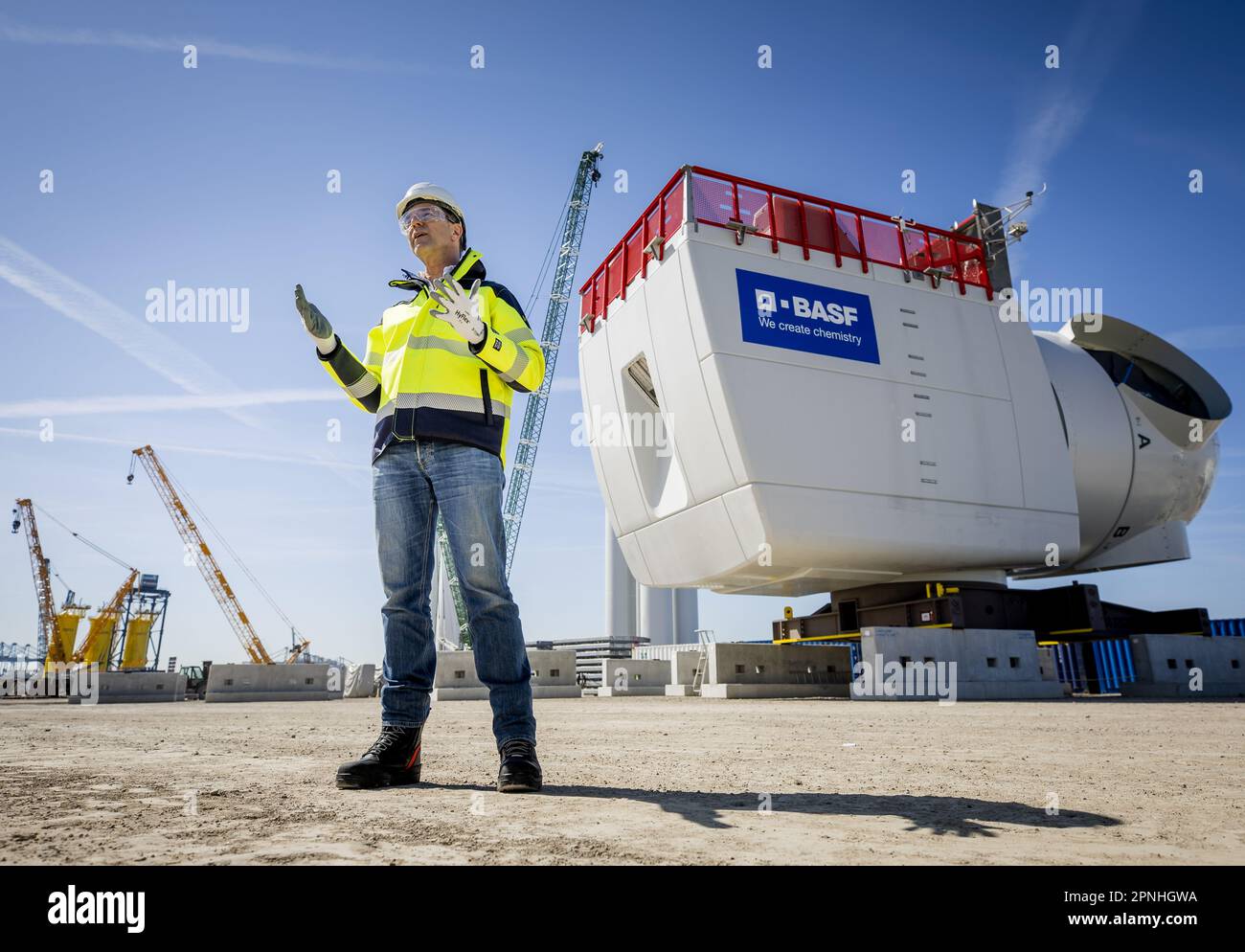 ROTTERDAM - 19/04/2023, ROTTERDAM - Prime Minister Mark Rutte visits a ...