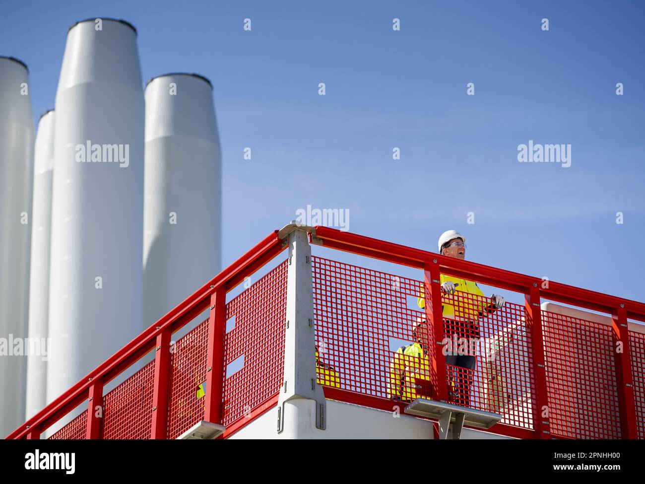 ROTTERDAM - 19/04/2023, ROTTERDAM - Prime Minister Mark Rutte visits a ...