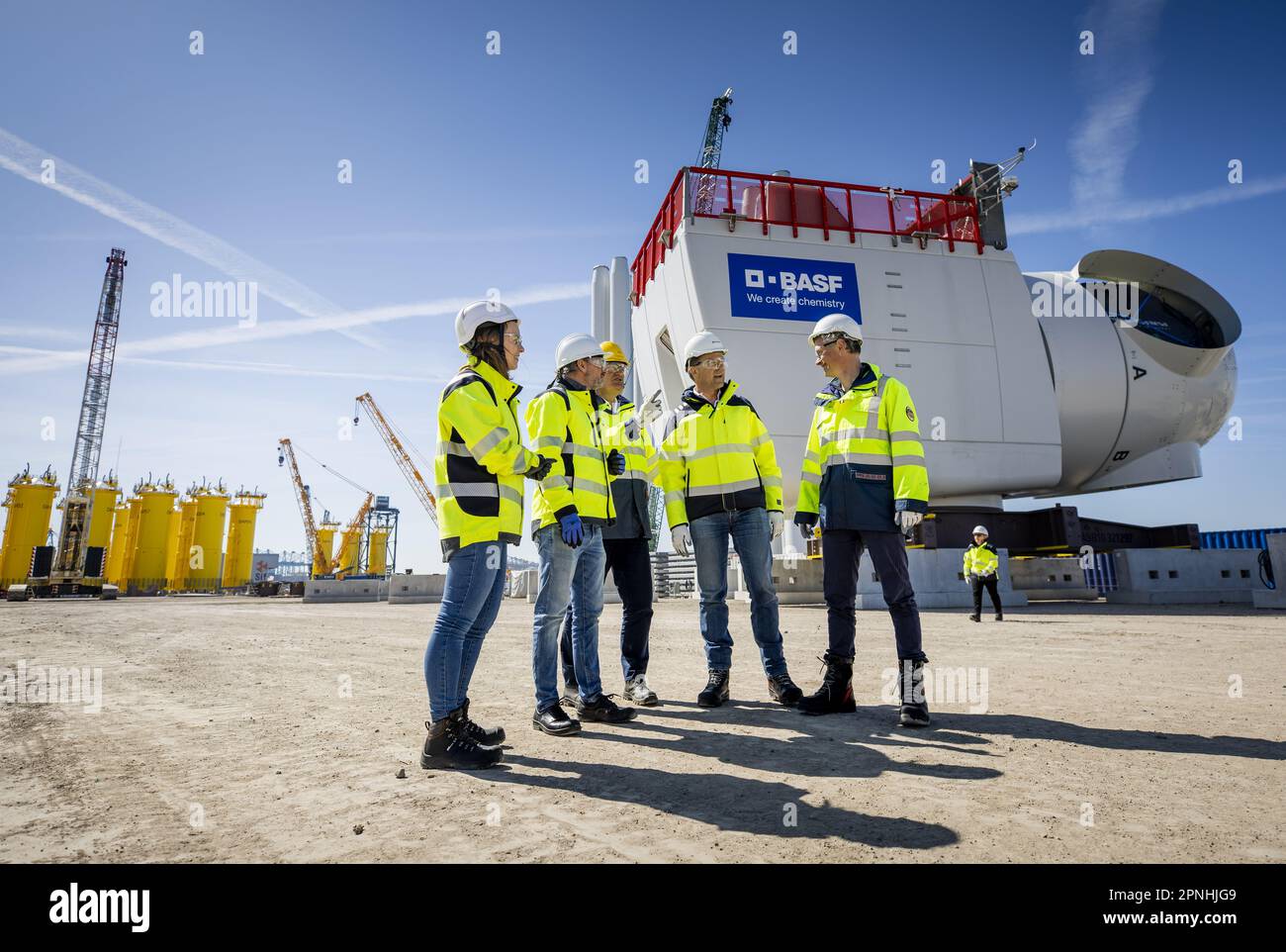 ROTTERDAM - 19/04/2023, ROTTERDAM - Prime Minister Mark Rutte visits a ...